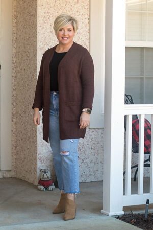 12 Amazing Colors to Wear with Brown