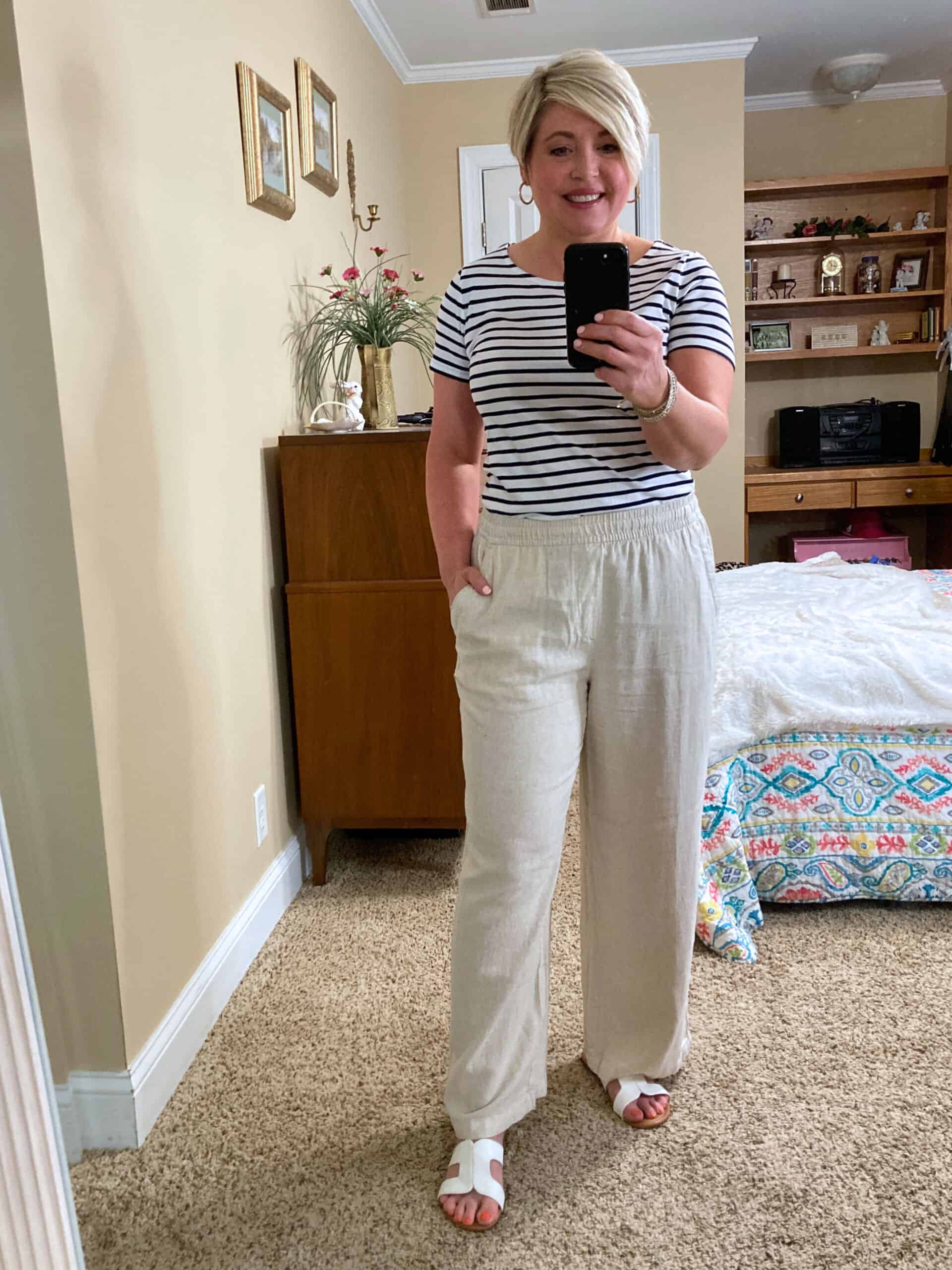 31 Linen Pants Outfits to Live in This Summer - Savvy Southern Chic