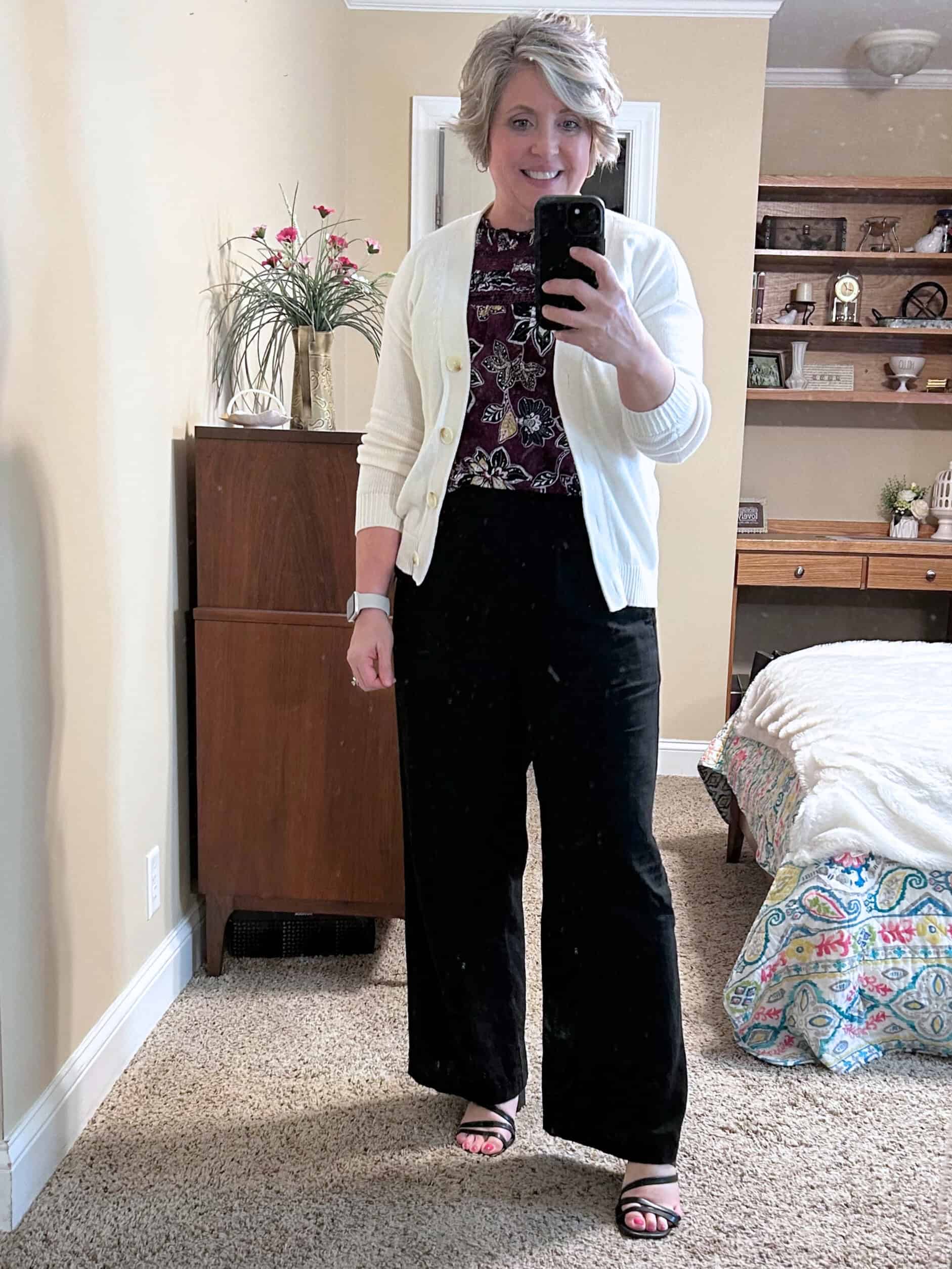 31 Linen Pants Outfits to Live in This Summer - Savvy Southern Chic